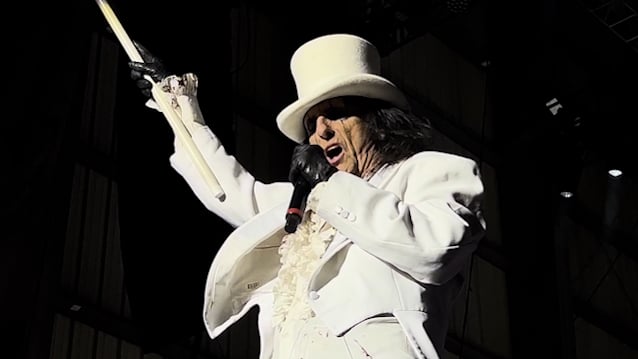 ALICE COOPER Thanks Arizona Man Who Found His Credit Card At Gas ...